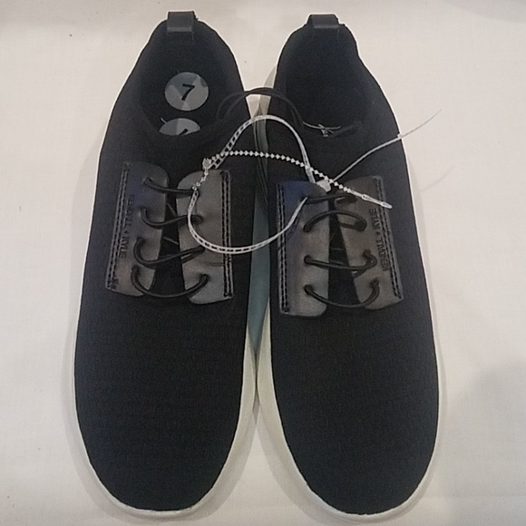 Kendall & Kylie | Shoes | Kendall Kylie Nwob Brandy Sport Sneakers Sz7 ...